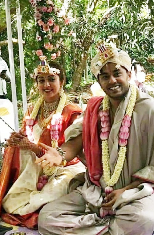 Pranitha gets married to Nitin Raju