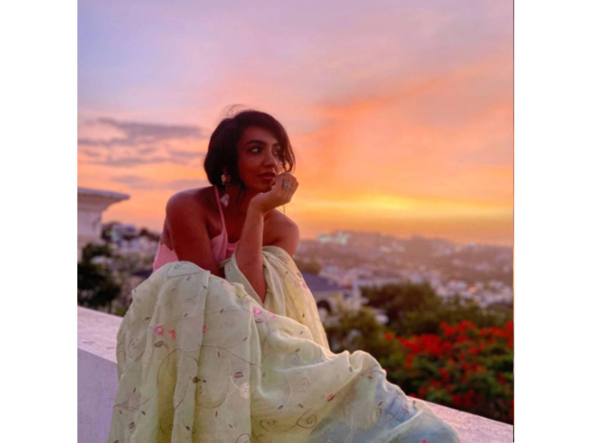 Tejaswi enjoys sun setting