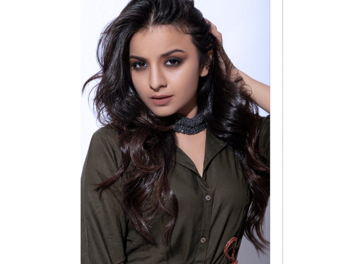 New Actress Mahima Makwana – Photos