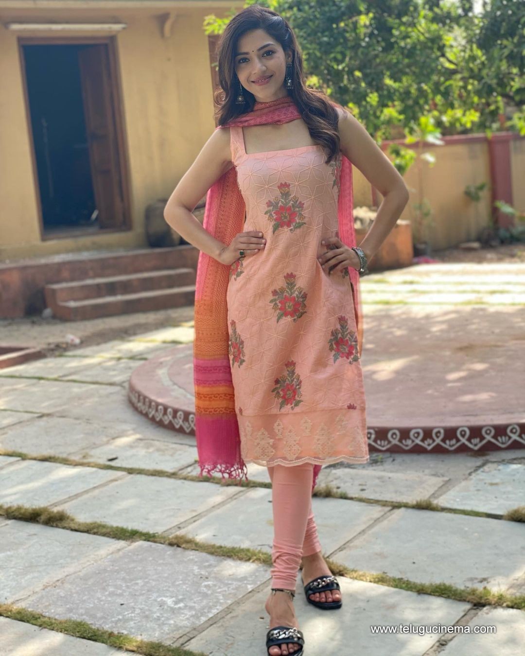 Mehreen at a movie set | Page 3 | Telugu Cinema