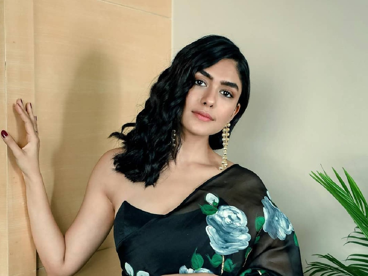 Bollywood actress Mrunal Thakur debuts in Telugu