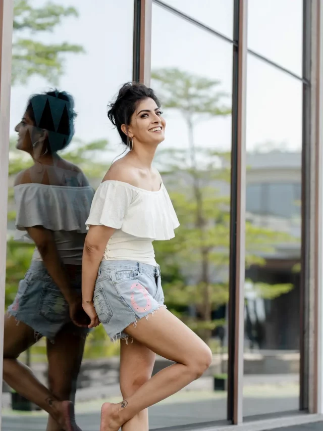 Varalaxmi: From lady villain to the glam queen! | Telugu Cinema