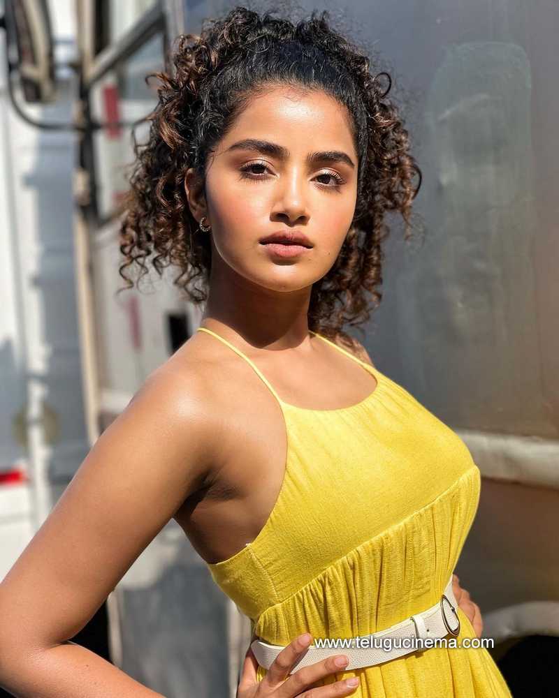 Hello yellow, says Anupama Parameswaran | Telugu Cinema