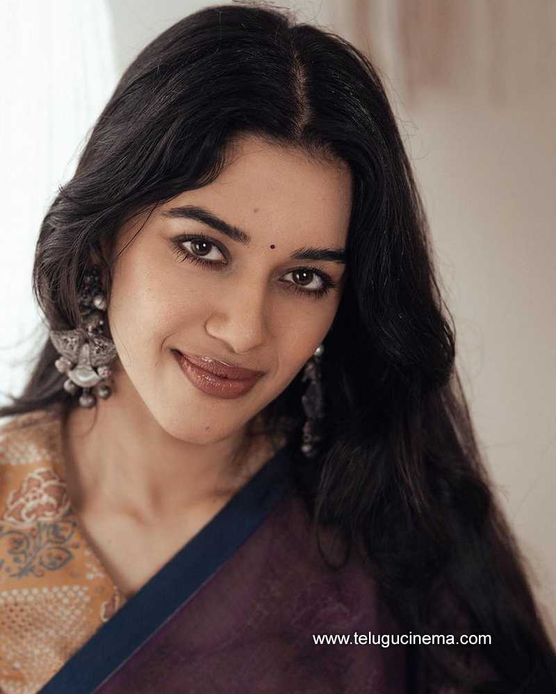 Mirnalini Ravi in a purple Saree | Telugu Cinema