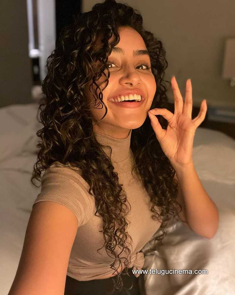 Anupama Parameswaran’s smiles and curls | Telugu Cinema