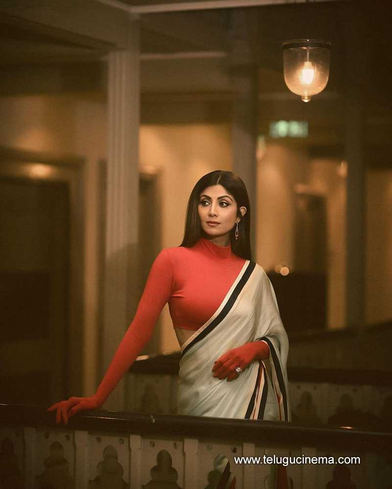 Shilpa Shetty, the Saree Nari! | Telugu Cinema