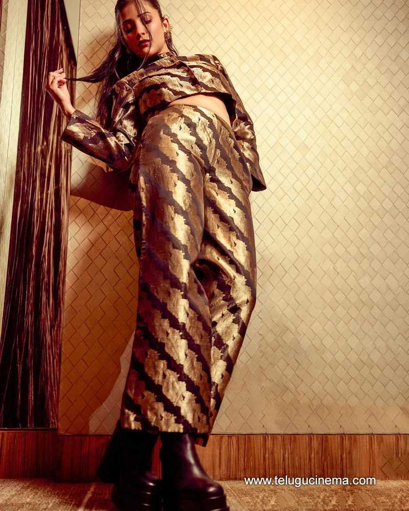 Shruti Haasans Trendy Style Telugu Cinema