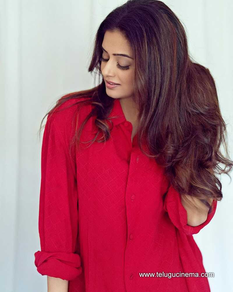Priyamani in a casual red short