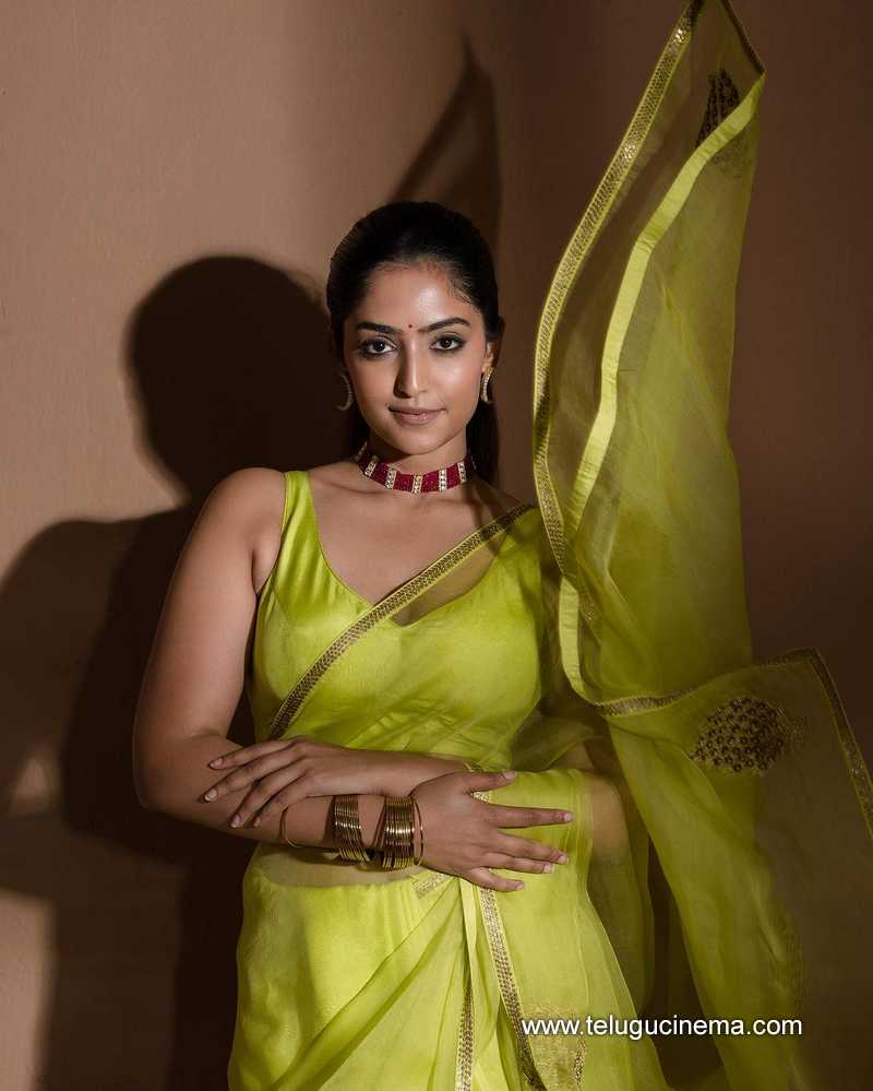 Reba Monika John loves this look | Telugu Cinema