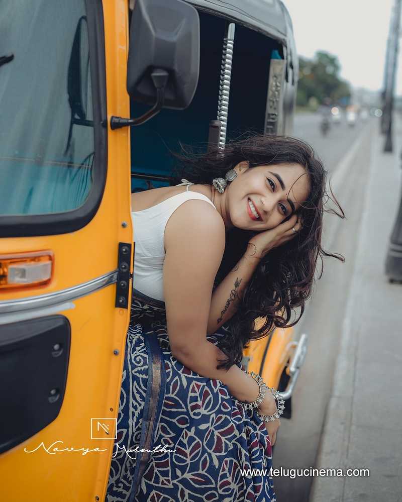 Deepthi in an auto drive!