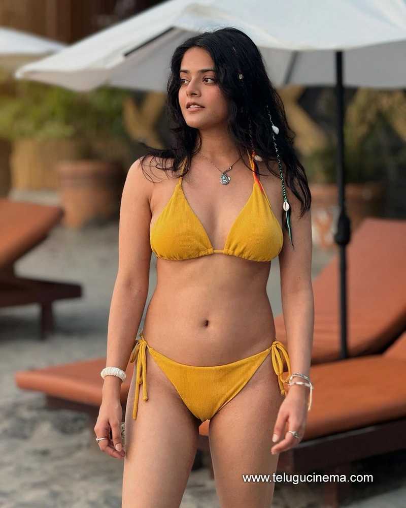 Riddhi Kumar’s bikini pose | Telugu Cinema