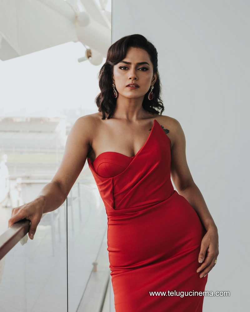 Shraddha Srinath looks million bucks | Telugu Cinema