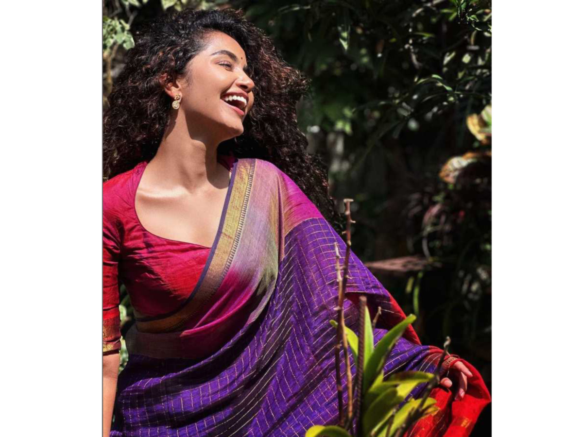 Cheerful Anupama Parameswaran’s stills