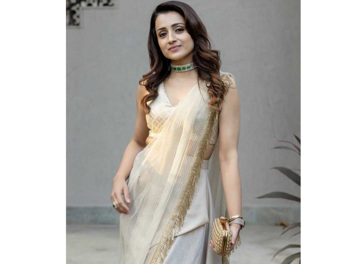 Trisha looks stunningly beautiful in this pose