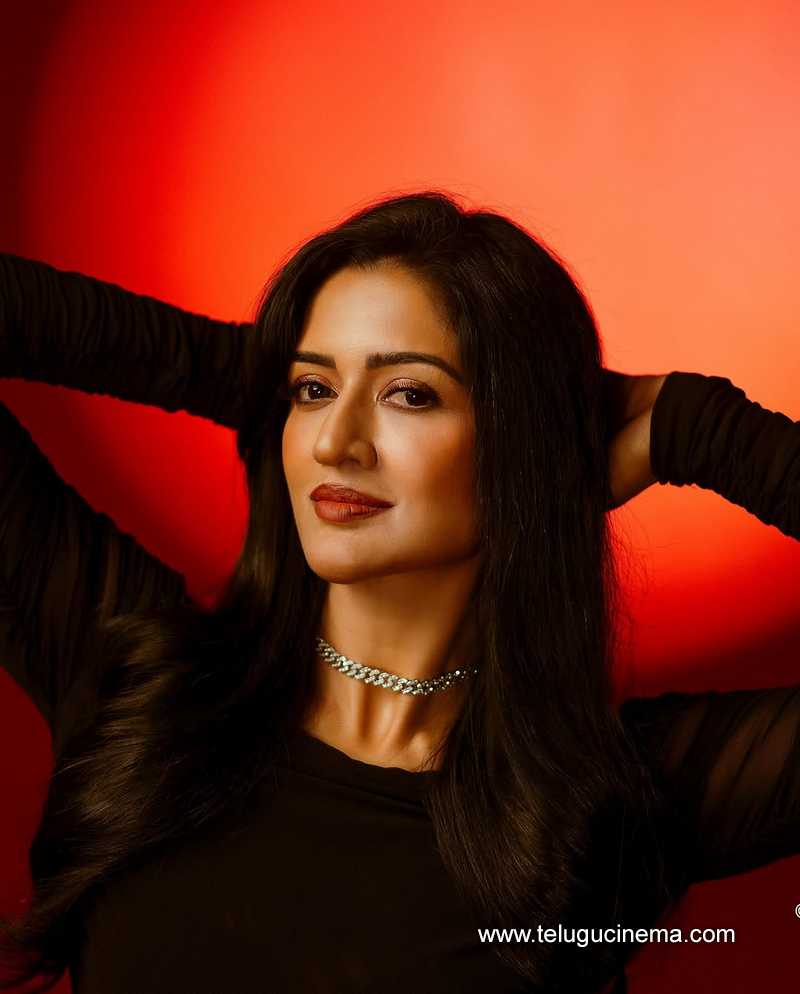 Vimala Raman flaunts her modern chic avatar