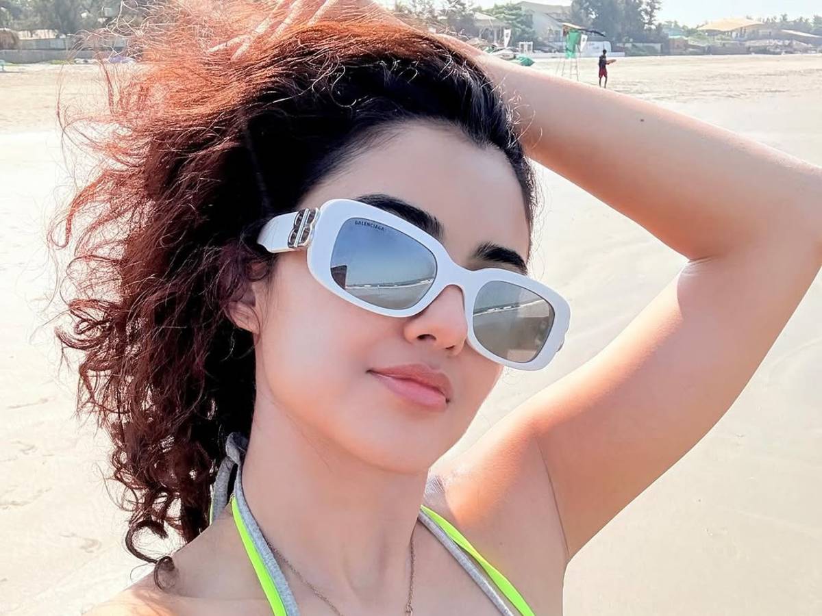 Malvika Sharma shares beach pics