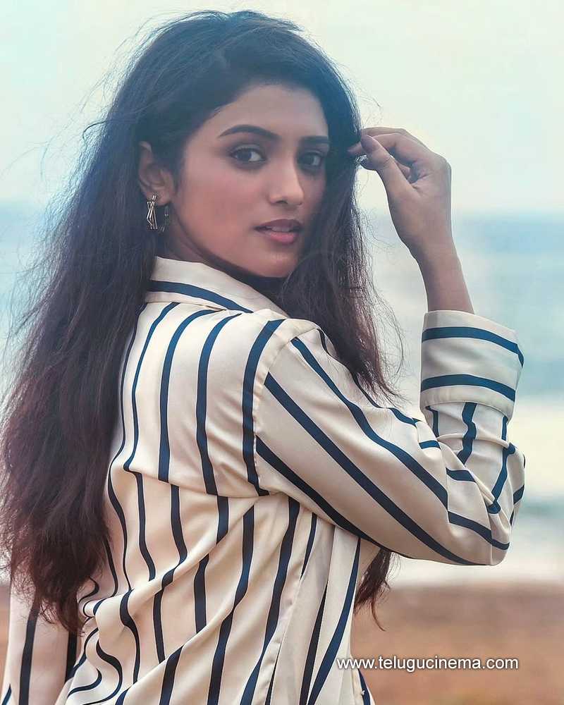 Roopa Koduvayur’s new pics