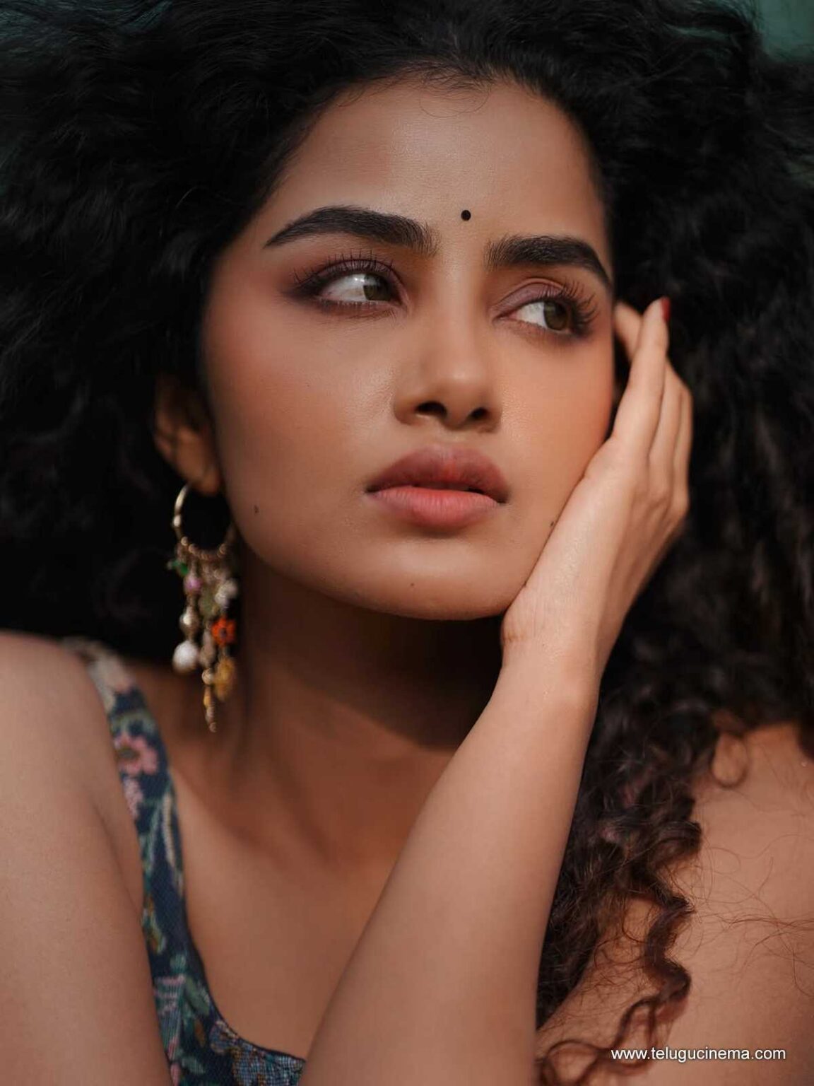 Anupama Parameswaran turns heads in her trendy look
