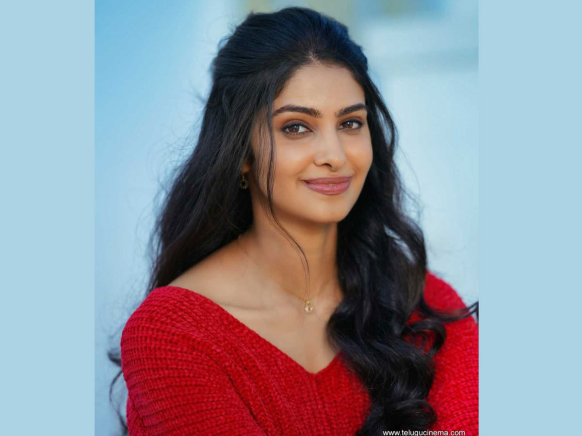 Manasa Varanasi in a cozy sweater look - Telugu Cinema | News, Reviews ...
