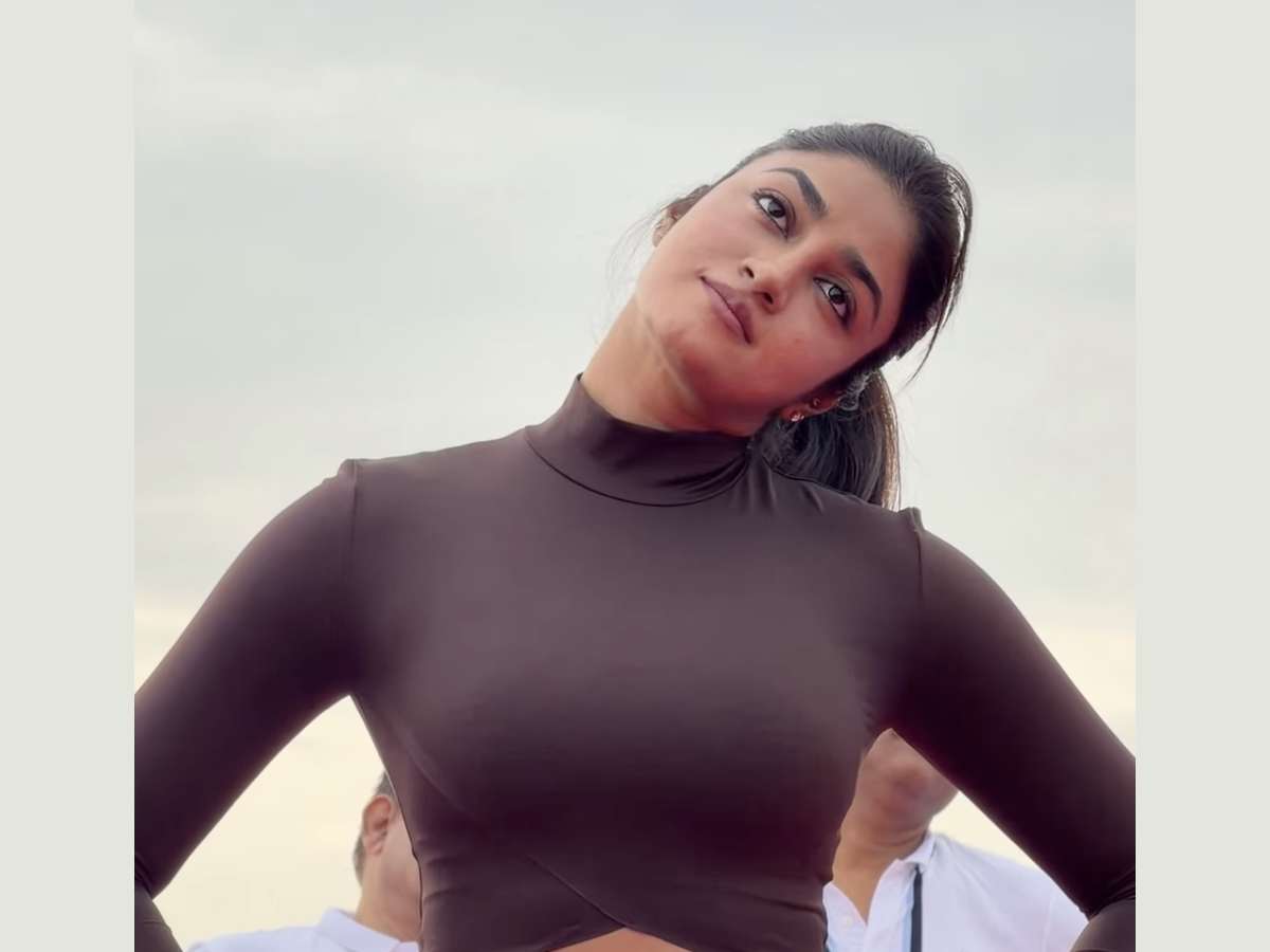 Video: Dimple Hayathi stuns with Yoga skills on International Yoga Day ...