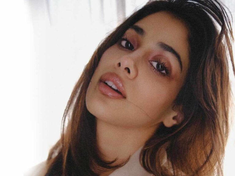 After two weeks of silence, Janhvi Kapoor returns to social media ...